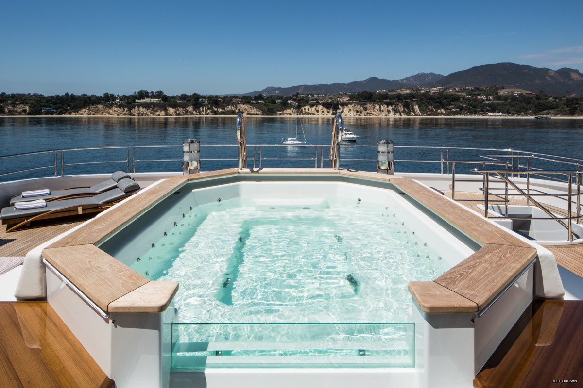 Yacht INVICTUS, Delta Marine | CHARTERWORLD Luxury Superyacht Charters